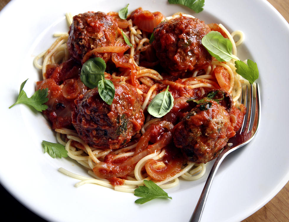 SPAGETTI MED KJØTTBOLLER