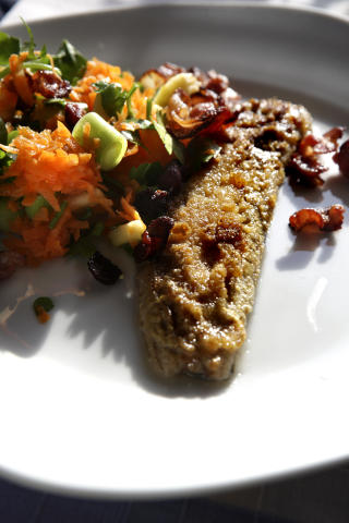 SENNEPSPANERT SILD MED BACONSALAT
